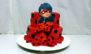 Bolo Ladybug: 64 ideias para você se inspirar