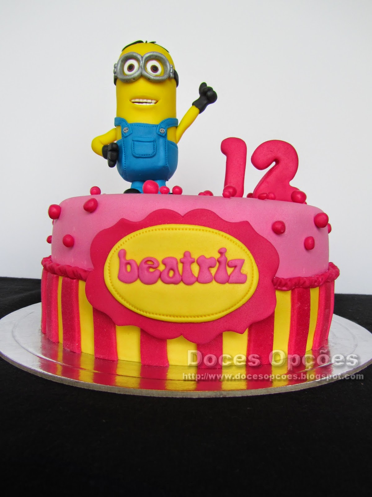 Bolo dos Minions: 110 Ideias Para Você Se Inspirar!