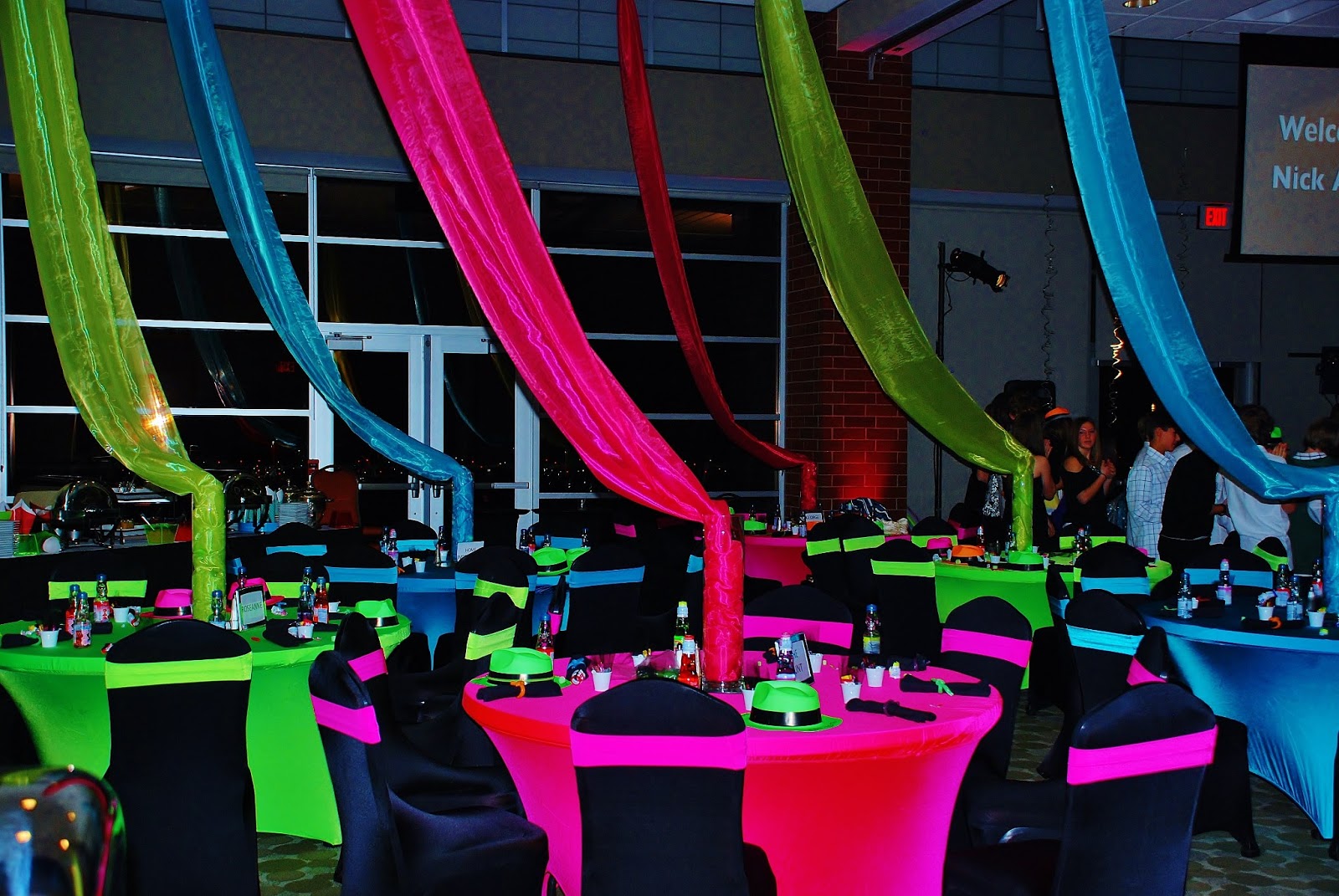 Festa neon: 130 modelos e ideias fantásticas dessa festa hipnotizante ...