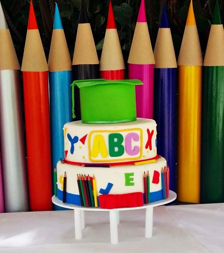 Bolo de formatura: 100 ideias e modelos especiais para se inspirar e ...