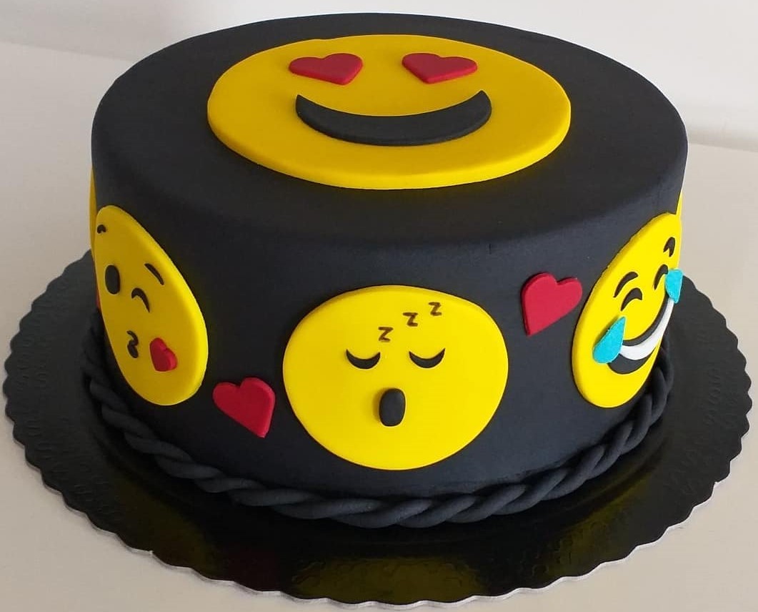 Bolo Emoji: 60 modelos lindinhos para se inspirar, confira!