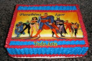 Bolo Liga da Justiça: 80 Modelos e Dicas Imperdíveis, Confira!