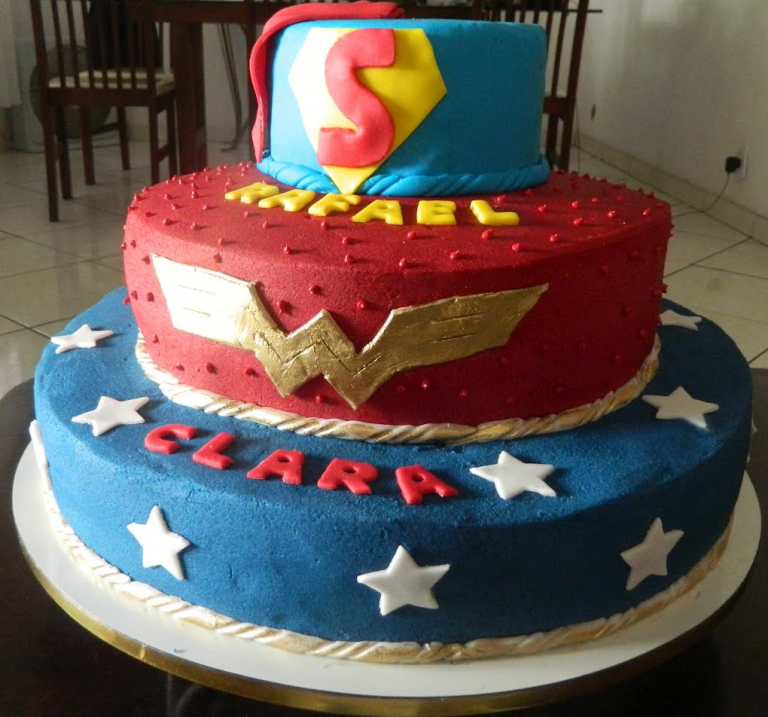 Bolo Liga da Justiça: 80 Modelos e Dicas Imperdíveis, Confira!