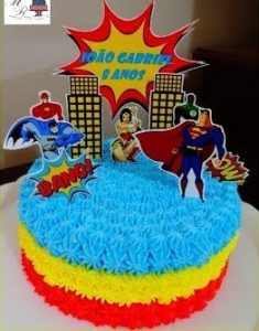 Bolo Liga da Justiça: 80 Modelos e Dicas Imperdíveis, Confira!