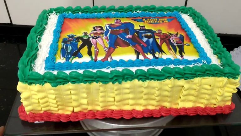 Bolo Liga da Justiça: 80 Modelos e Dicas Imperdíveis, Confira!