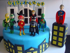 Bolo Liga da Justiça: 80 Modelos e Dicas Imperdíveis, Confira!