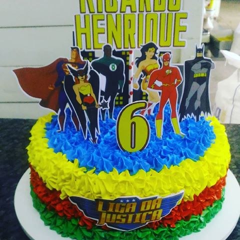 Bolo Liga da Justiça: 80 Modelos e Dicas Imperdíveis, Confira!