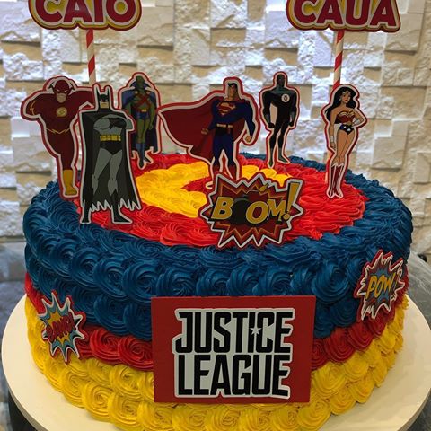 Bolo Liga da Justiça: 80 Modelos e Dicas Imperdíveis, Confira!