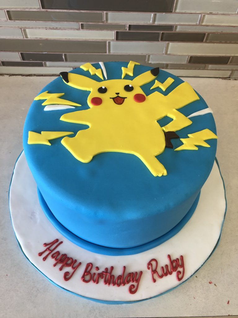 Bolo Pikachu: 60 Modelos lindos para você se Inspirar